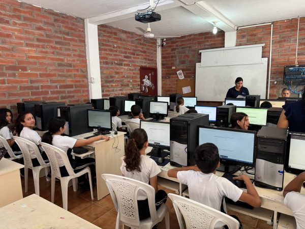 Nosotros – Unidad Educativa Interamericano